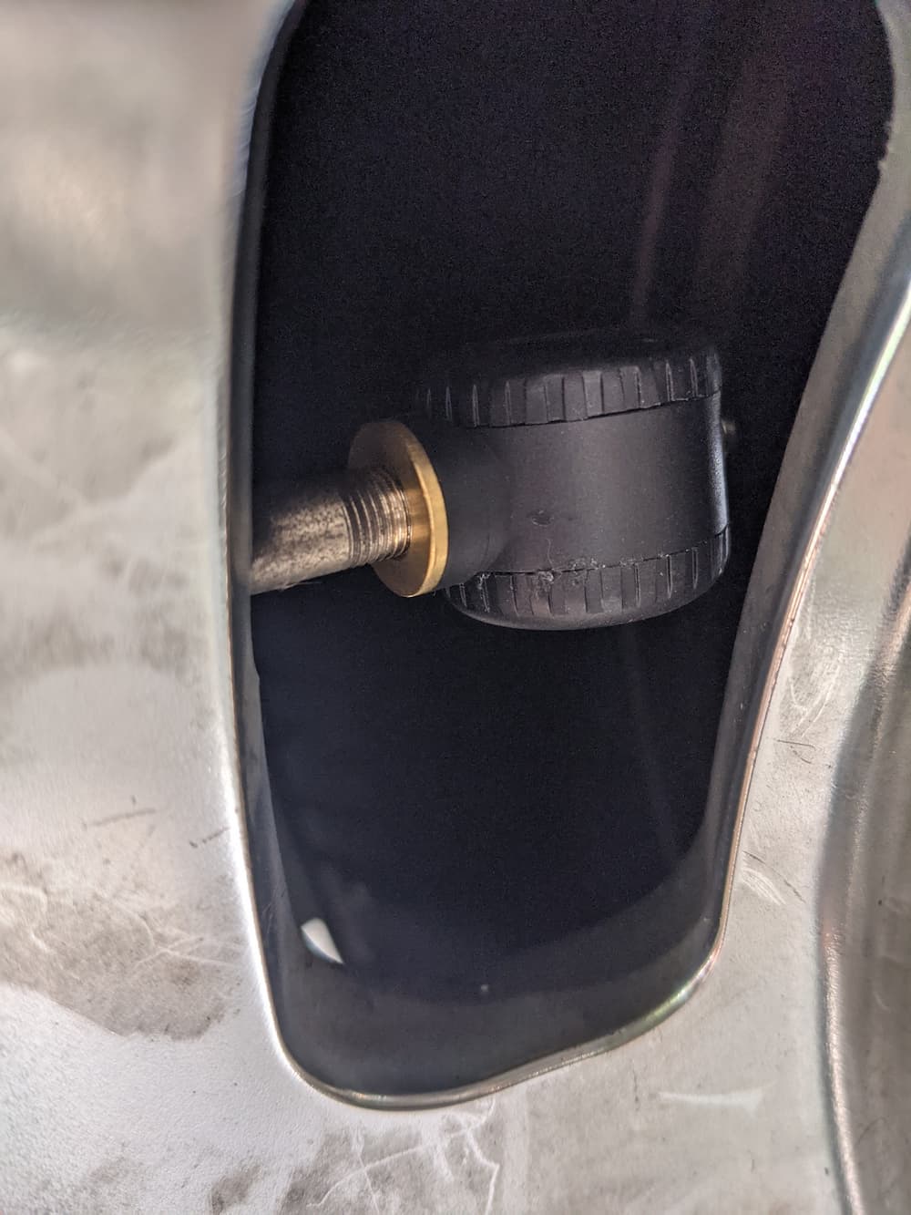 TST 507 Series 6 Flow Thru Sensor TPMS System with Color Display ...